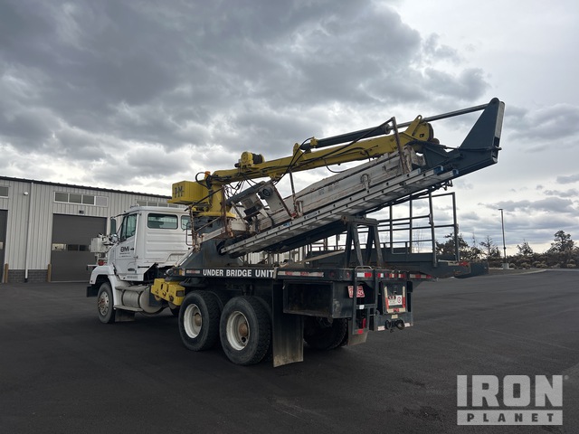 Paxton-Mitchell Snooper on 1988 Freightliner FLC112 6x4 Bridge ...