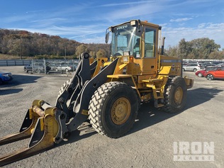 2001 Volvo L90D Wheel Loader in Davenport, Iowa, United States ...