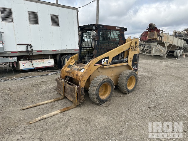 2002 Cat 246 Skid Steer Loader in Danville, Iowa, United States ...
