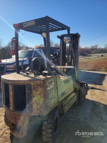 1990 Clark GPX25 Pneumatic Tire Forklift (Inoperable) in Bennington ...