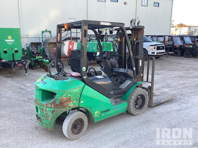 2014 Komatsu FG25T-16 4650 lb Pneumatic Tire Forklift in Flowood ...