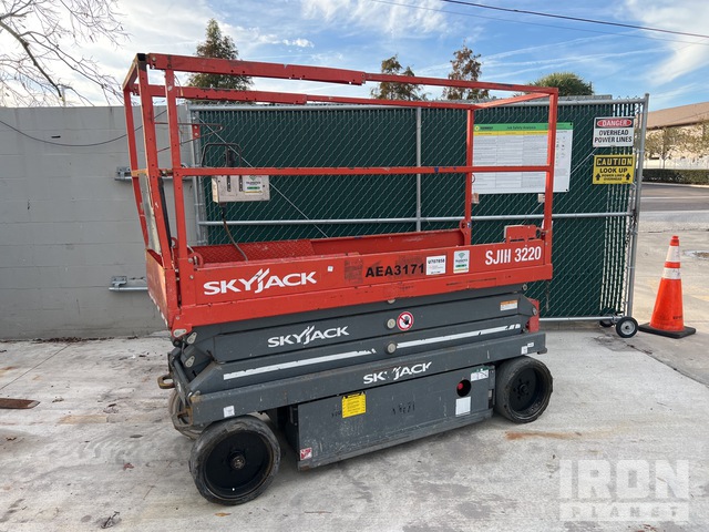 2017 Skyjack SJIII-3220 Electric Scissor Lift in Pinellas Park, Florida ...