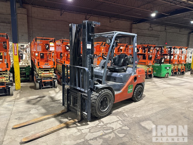 2015 Toyota 8FGU32 Pneumatic Tire Forklift in Islip, New York, United ...