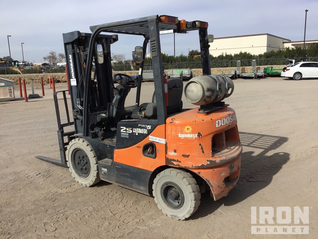 2015 Doosan G25E-5 4600 lb Pneumatic Tire Forklift in Las Cruces, New ...