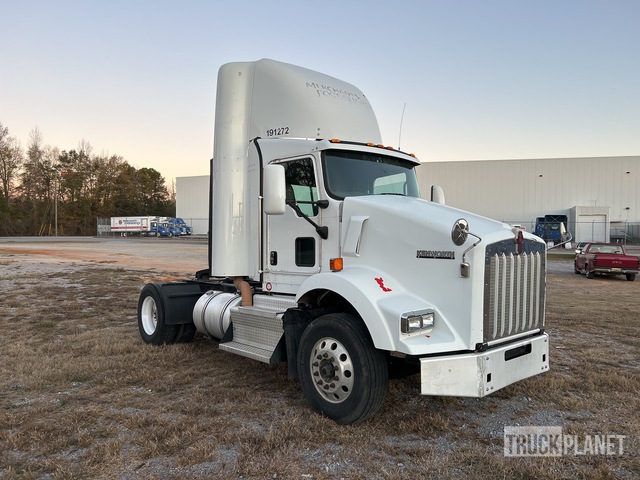 2013 Kenworth T800 4x2 S/A Day Cab Truck Tractor in Clanton, Alabama ...