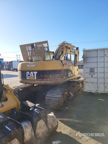 2002 Cat 320CLU Tracked Excavator in Vernon, California, United States ...