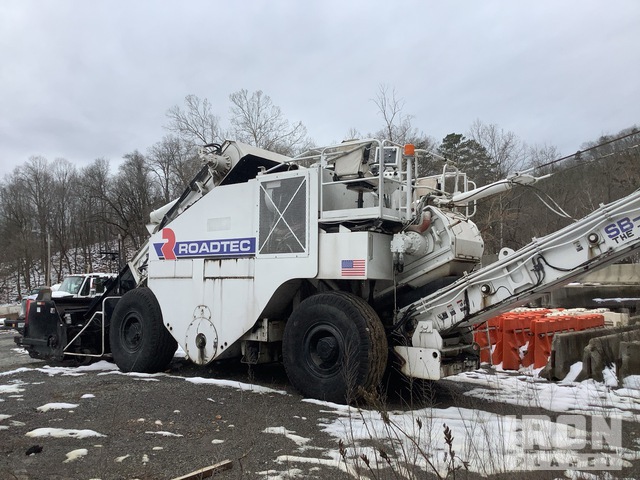 2011 Roadtec SB-2500D Wheel Asphalt Transfer Machine in Oak Ridge ...