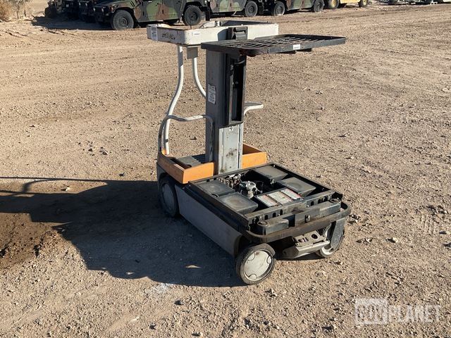 Crown WAV 50-118 Vertical Mast Lift in Yermo, California, United States ...