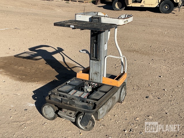 Crown WAV 50-118 Vertical Mast Lift in Yermo, California, United States ...