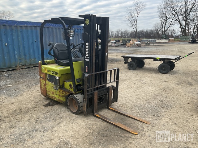 Surplus Clark TMX25 Electric Forklift in Chambersburg, Pennsylvania ...