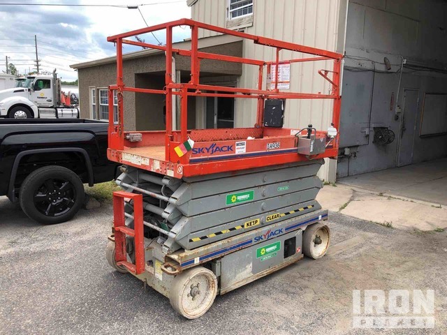 2010 (unverified) Skyjack SJIII-4632 Scissor Lift in Everett ...