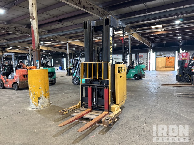 1989 Hyster R30E 4000 lb Electric Forklift | Ritchie Bros. Auctioneers