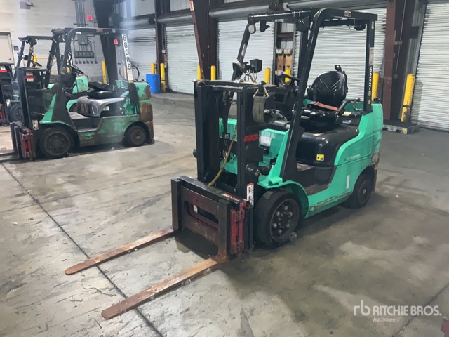 2021 Mitsubishi FGC25N4 5000 lb Caretilla de Ruedas de Macizas ...