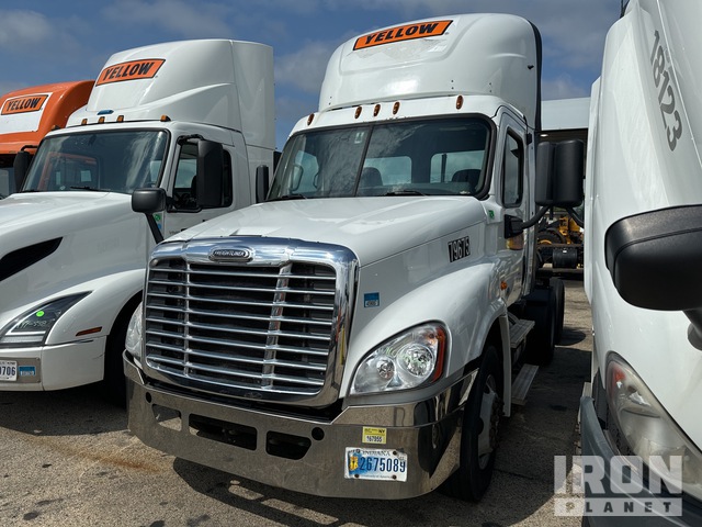 2015 Freightliner Cascadia 125 6x2 Cabeza Tractora Cabina Corta ...