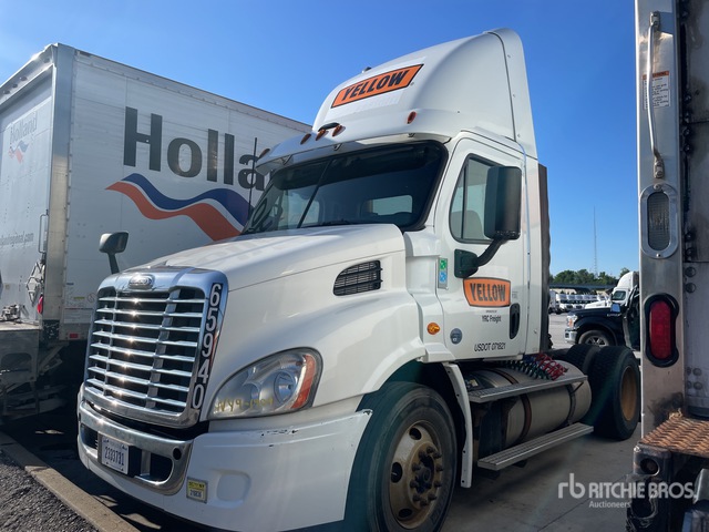 2014 Freightliner Cascadia 113 4x2 S/A Day Cab Truck Tractor ...