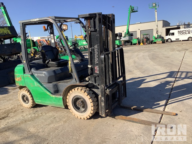 2016 Toyota 7FGU25 4750 lb 4x2 Pneumatic Tire Forklift in Plano, Texas ...