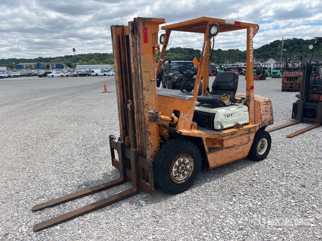 Toyota 4FD25 4800 lb Pneumatic Tire Forklift | Ritchie Bros. Auctioneers