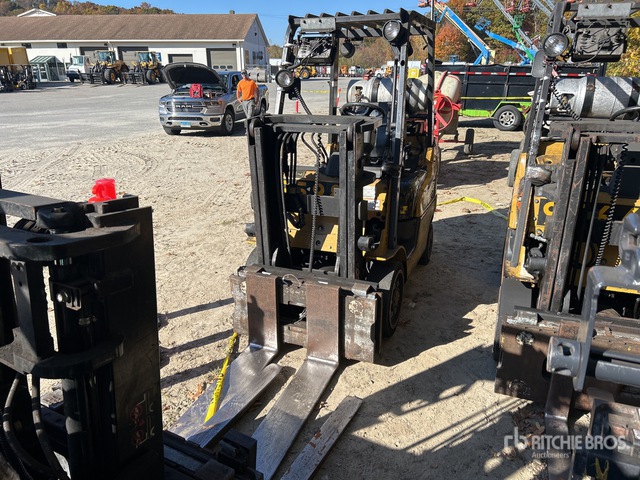 2006 Cat C4000 3700 lb Cushion Tire Forklift (Inoperable) | Ritchie ...