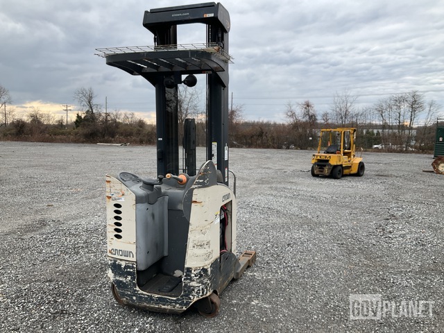 Surplus Crown RR5220-45 Electric Forklift in Southampton, New Jersey ...