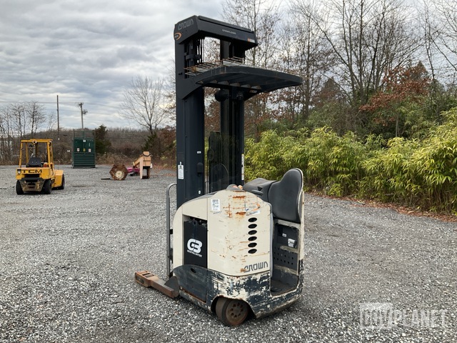 Surplus Crown RR5220-45 Electric Forklift in Southampton, New Jersey ...