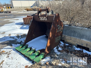 45 in Digging Excavator Bucket - Fits PC300 in Maryland Heights ...