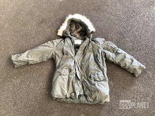Surplus (42) Extreme Cold Weather Parkas in Kapolei, Hawaii, United ...