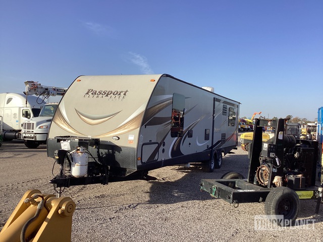 2014 Keystone Passport Ultra Lite 31 ft T/A Travel Trailer in Humble ...