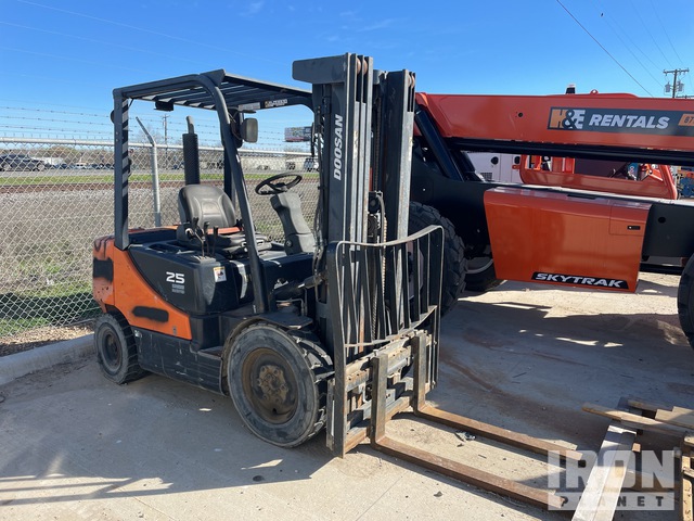 Doosan D25S-7 4200 lb Pneumatic Tire Forklift in Hutto, Texas, United ...