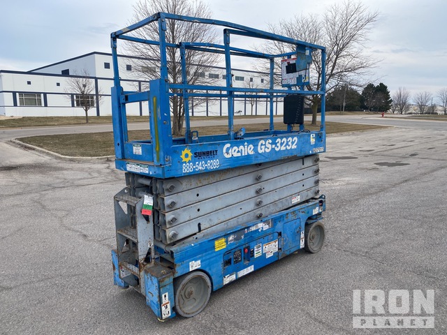 2014 Genie GS3232 Electric Scissor Lift in Sugar Grove, Illinois ...