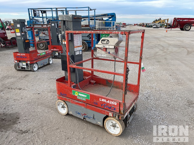 2011 Skyjack SJ12 Electric Vertical Mast Lift in Morris, Illinois ...