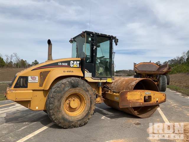 2003 Cat CS563E Smooth Drum Compactor in Rockingham, North Carolina ...