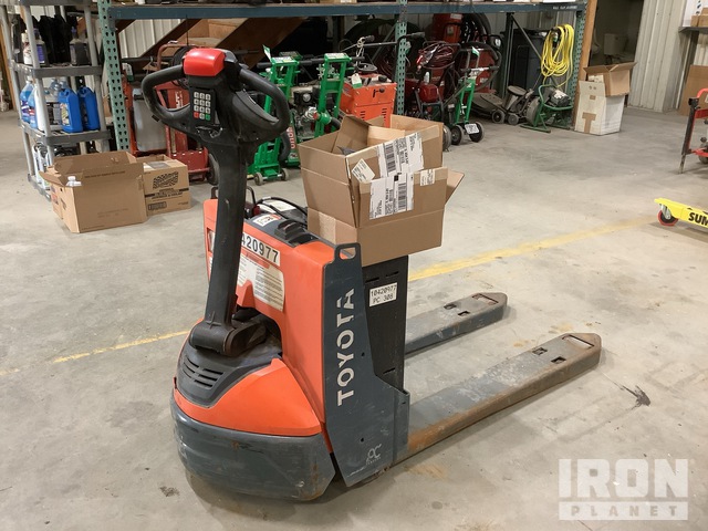 2022 Toyota 8HBW23 4500 lb Electric Pallet Jack in Joliet, Illinois ...