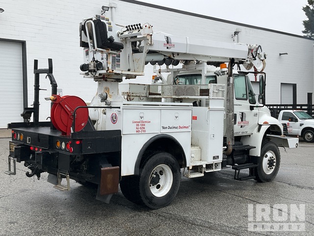 Altec DL42T on 2006 International 4400 4x2 Digger Derrick Truck in New ...