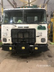2008 Autocar WX64 Waste Collection Truck (Inoperable) in Parkersburg ...