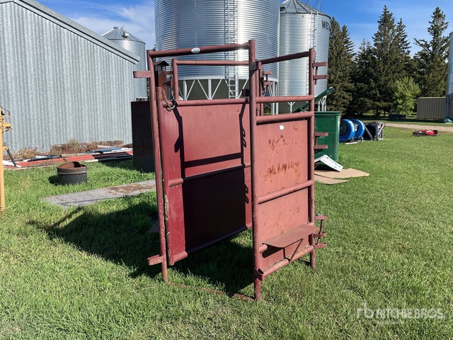 Stampede Steel 2 Way Sorting Livestock Gate | Ritchie Bros. Auctioneers