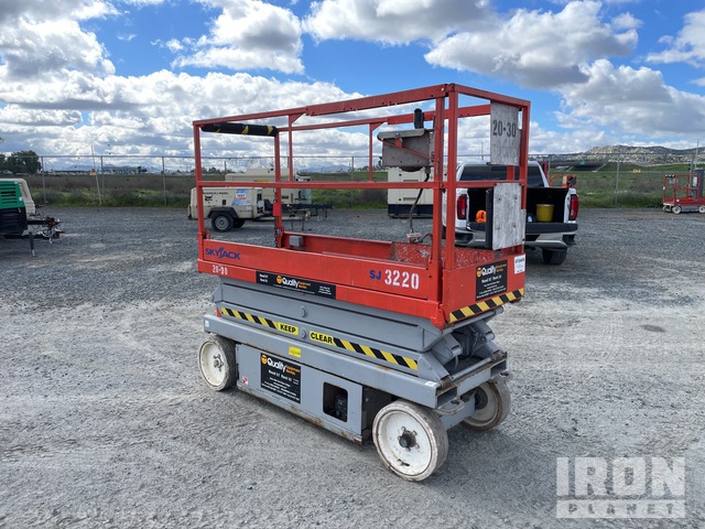2004 Skyjack SJIII-3220 Electric Scissor Lift in Perris, California ...