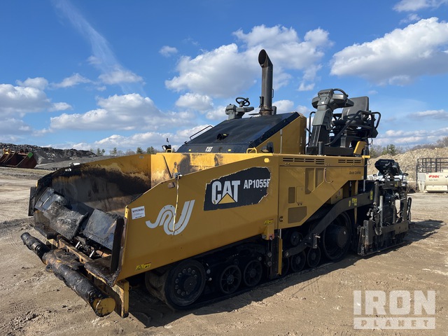 2018 Cat AP1055F Track Asphalt Paver in Walton, Kentucky, United States ...
