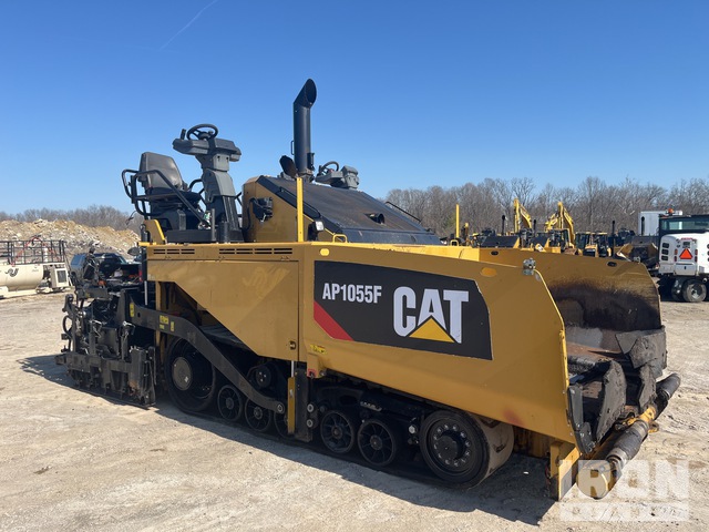 2015 Cat AP1055F Track Asphalt Paver in Walton, Kentucky, United States ...