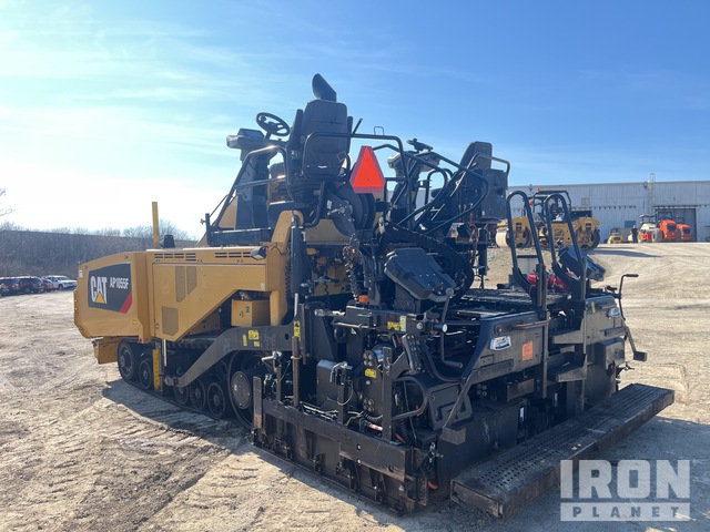 2015 Cat AP1055F Track Asphalt Paver in Walton, Kentucky, United States ...