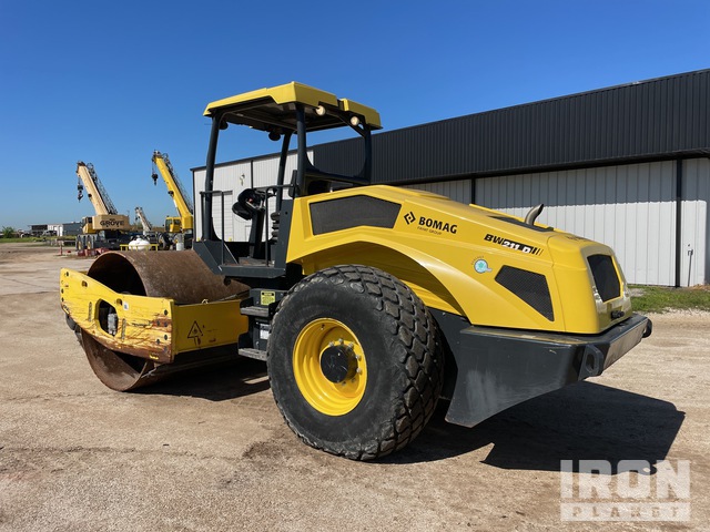 2019 Bomag BW211D-5 Smooth Drum Compactor in Manor, Texas, United ...