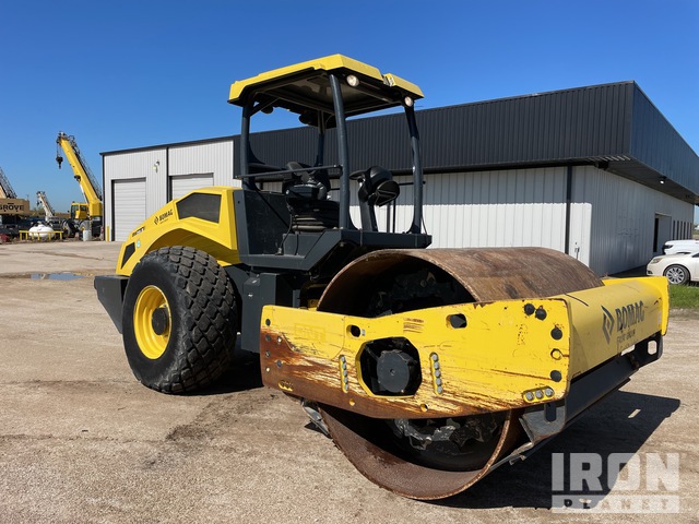 2019 Bomag BW211D-5 Smooth Drum Compactor in Manor, Texas, United ...