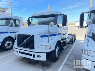 2014 Volvo VNM 6x4 T/A Sleeper Truck Tractor (Inoperable) in Fort Worth ...