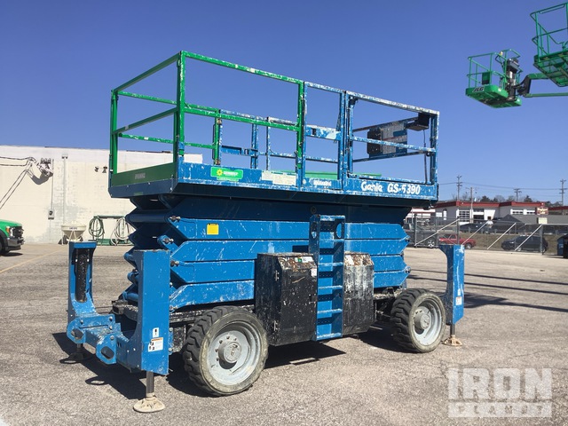 2015 Genie GS5390 4x4 Scissor Lift in Jefferson City, Missouri, United ...