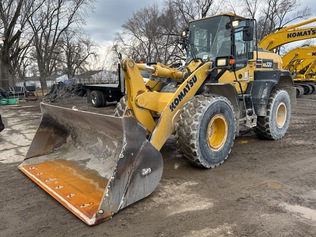 2018 Komatsu WA320-8 Wheel Loader in Springfield, Illinois, United ...