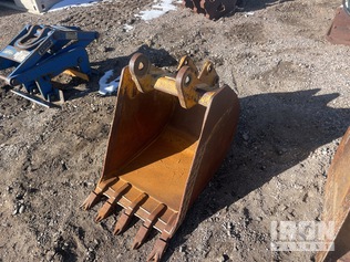 24 in Backhoe Rear Bucket - Fits Case 580 in Kiowa, Colorado, United ...