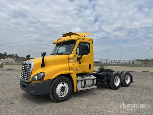 2015 Freightliner Cascadia 125 6x4 T/A Day Cab Truck Tractor ...
