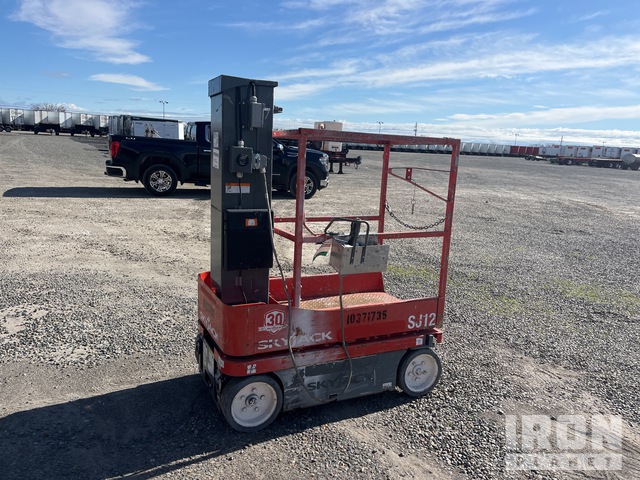 2015 Skyjack SJ12 Electric Vertical Mast Lift in Dunnigan, California ...