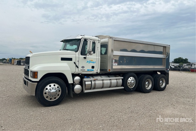 2021 Mack Pinnacle 8x4 Tri/A Dump Truck | Ritchie Bros. Auctioneers