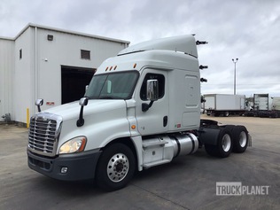 2017 Freightliner Cascadia 125 6x4 T/A Sleeper Truck Tractor in ...