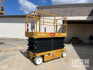 2017 Skyjack SJIII-4740 Electric Scissor Lift in Manchester, Tennessee ...
